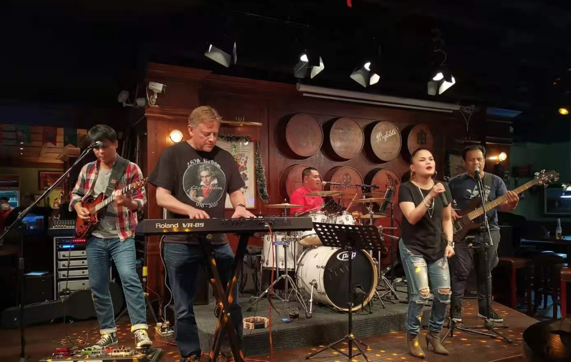 Why you need a Wedding Band not a Bar Band - DRS Music